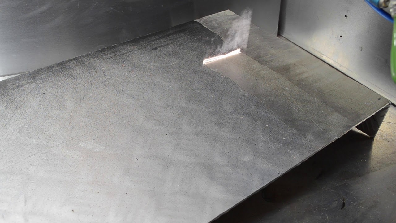 Laser Cleaning a Diamond Plate With a High Power 1000W Laser - YouTube