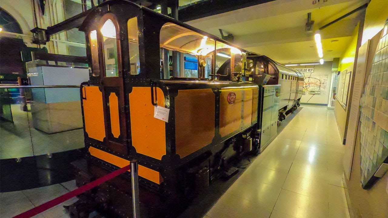 City & South London electric locomotive carriage 1890 (London Transport ...