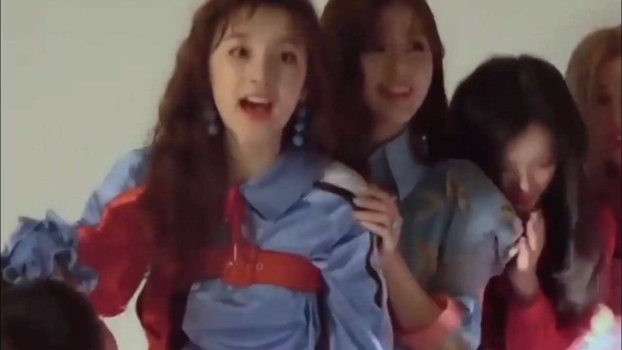 (G)I-DLE Miyeon x Yuqi moments #3 - YouTube