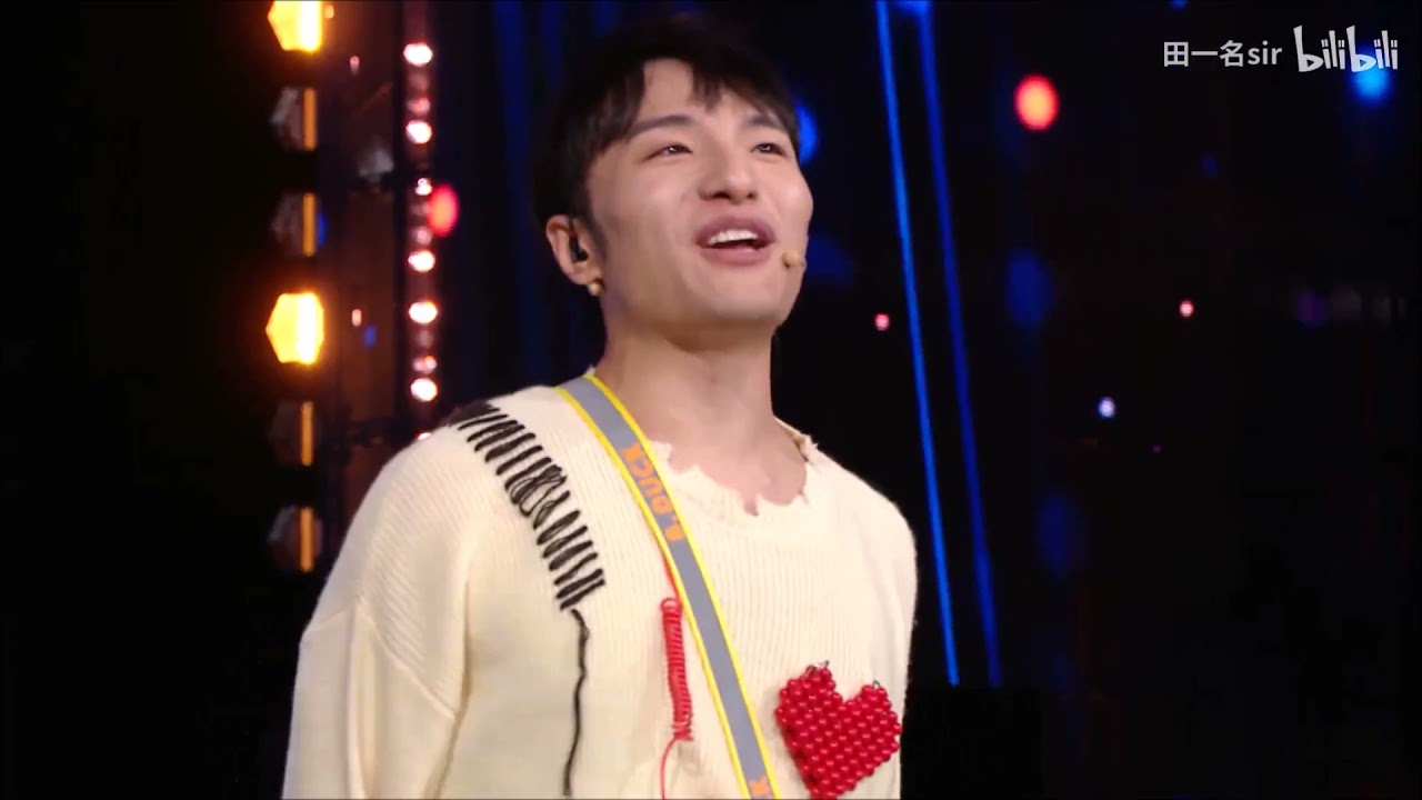 guy in china's got talent sings super idol de xiao rong - YouTube