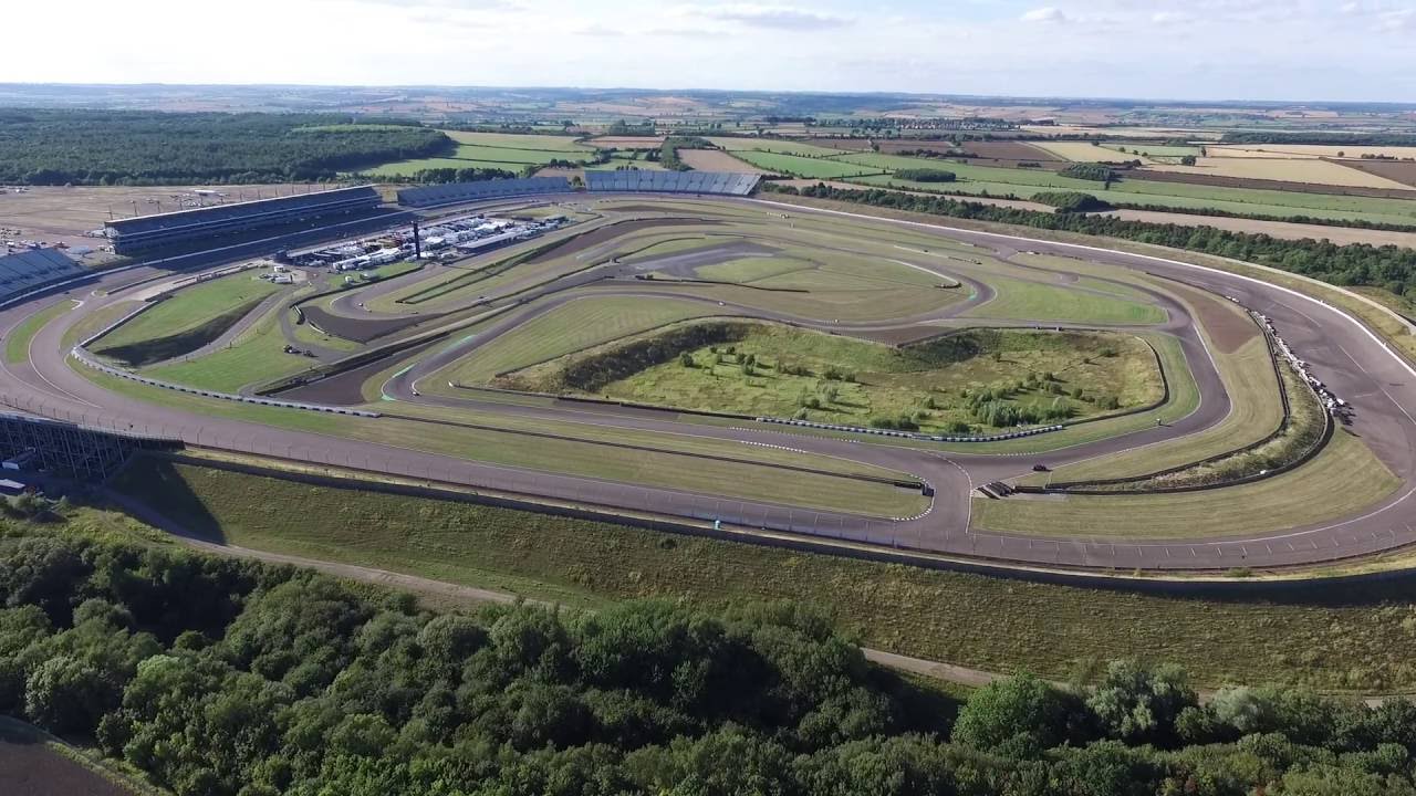 Rockingham motor speedway. Practice .British touring cars 2016... - YouTube