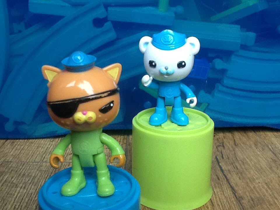 Octonauts Toys. Kwazii & Barnicles Vs Cup Robots. - YouTube