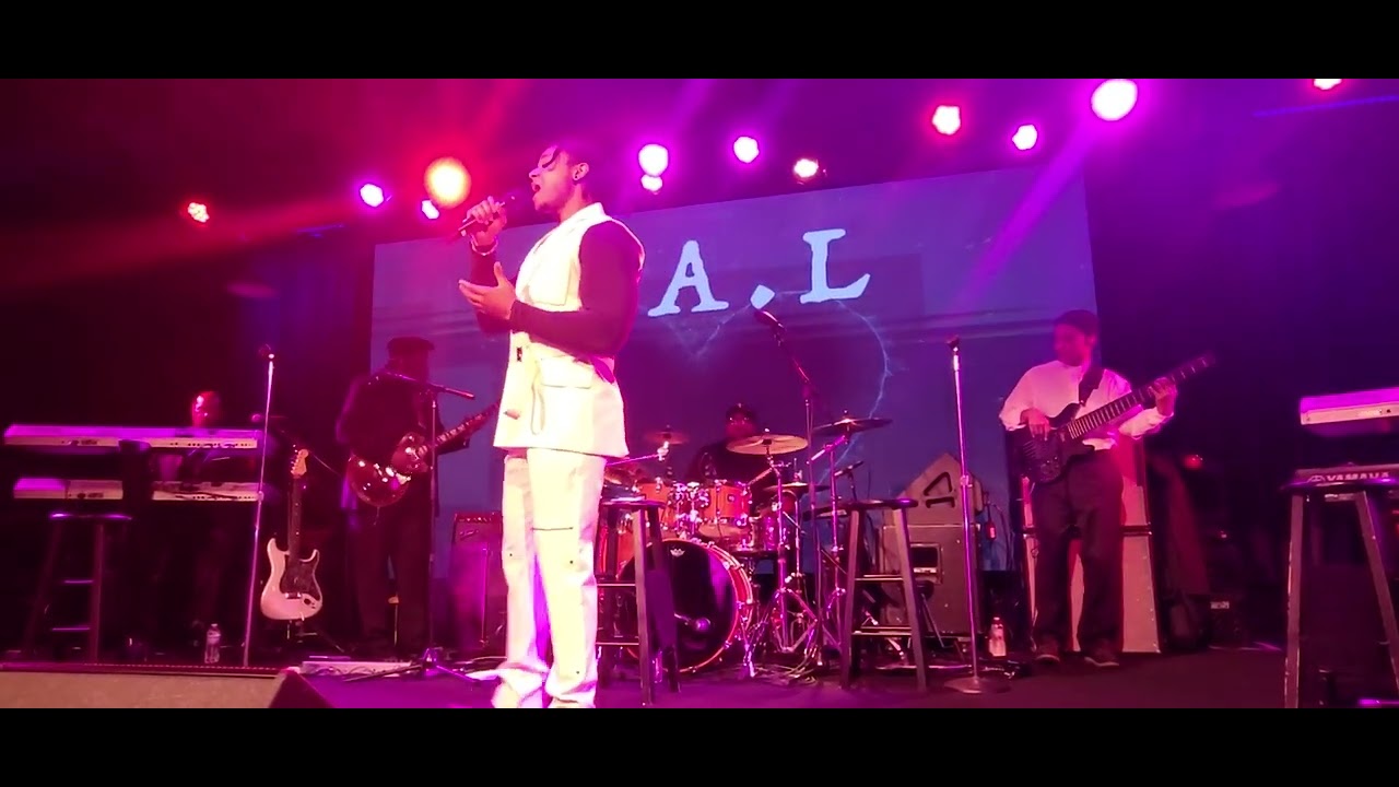 C.A.L. (Alston) singing "Ribbon In The Sky" at The Birchmere. - YouTube