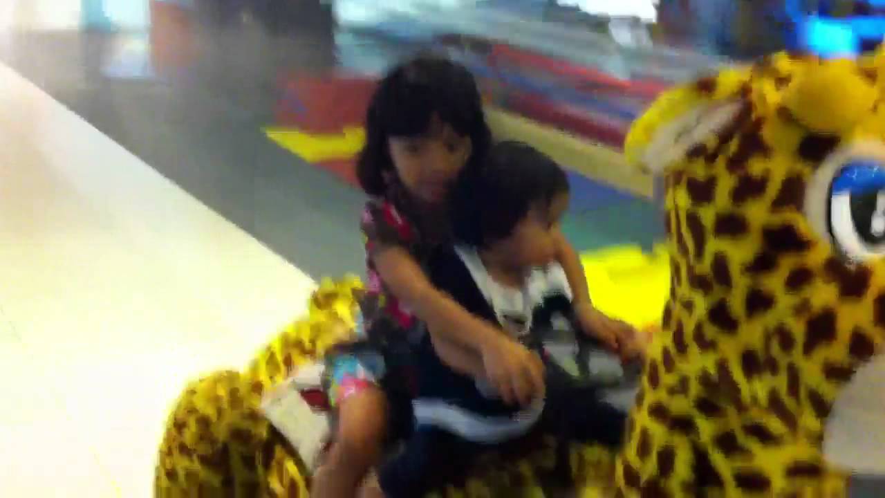 Giraffe kiddy ride - YouTube