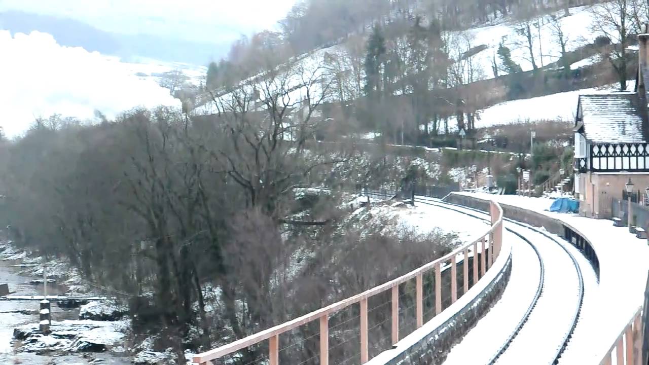 Llangollen Railway Santa Special, Standard 4MT 2-6-4 T 80072 at Berwyn ...