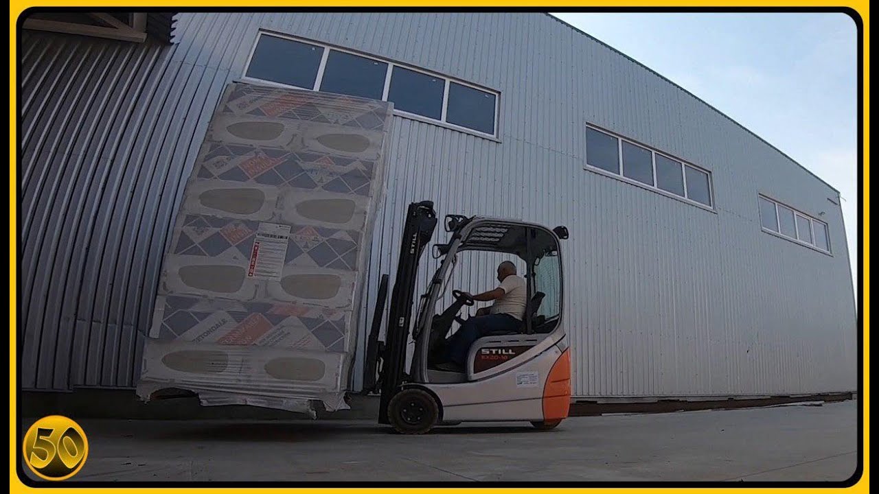 Электропогрузчик Still RX 20-16 разгружает грузовик стекловаты - YouTube
