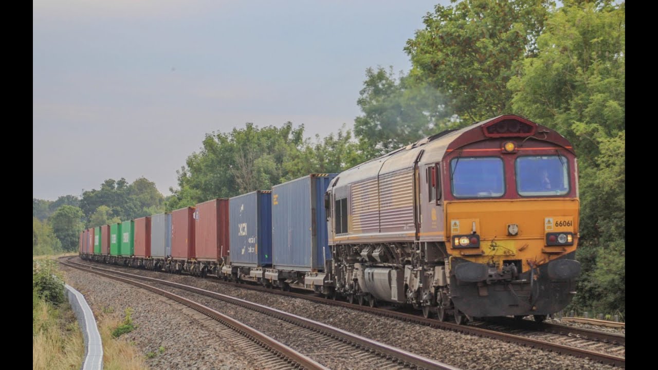 db cargo uk class 66 66061 passes Mortimer crossing with tones - YouTube