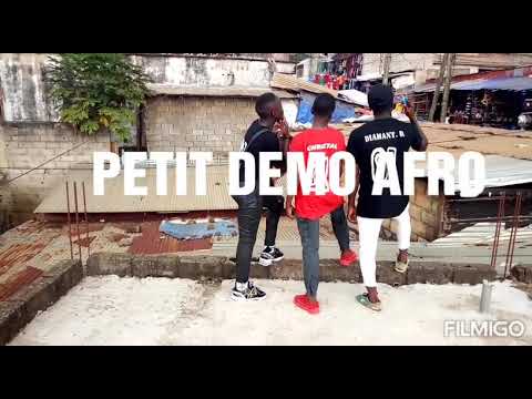 Master KG skeleton Move (feat zanda zakuza) clip officiel - YouTube