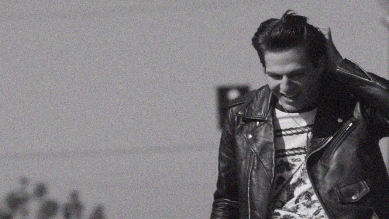 The Neighbourhood Sweater Weather Official Video - YouTube