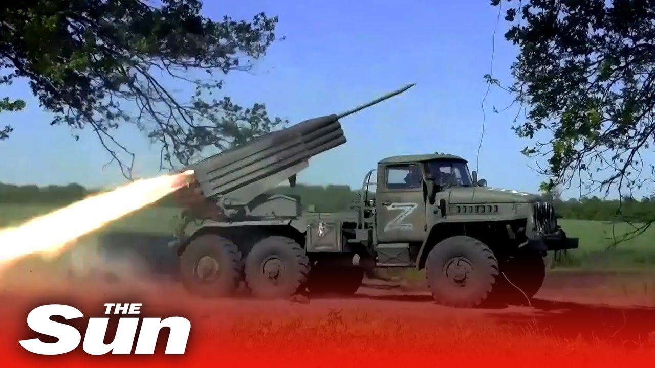 Russia shows off Grad multiple launch rocket systems - YouTube