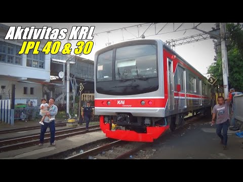 Aktivitas Kereta KRL di JPL 40 & 30 Pasar Senen - YouTube