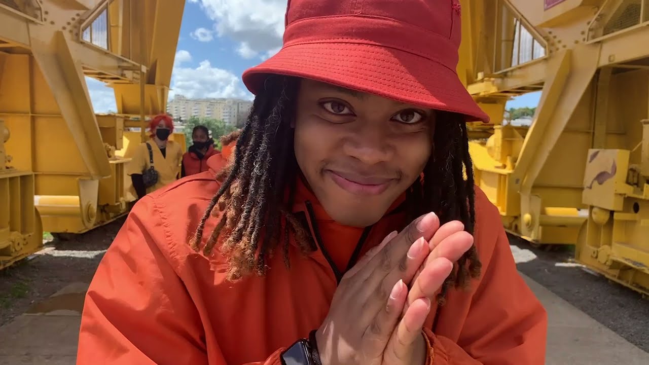 Yonis - Bye Bye - En attendant... (Clip Officiel) - YouTube