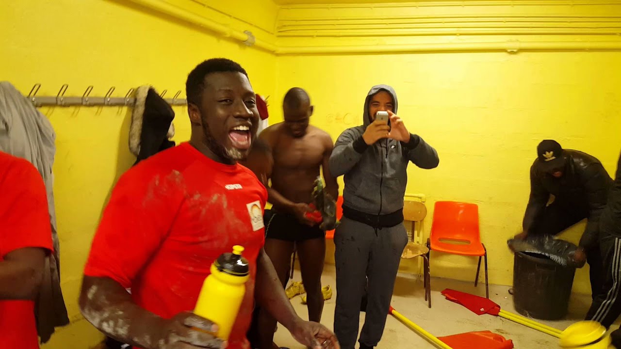 Au vestiaire après la victoire contre Gournay FC 14/02/2016 - YouTube