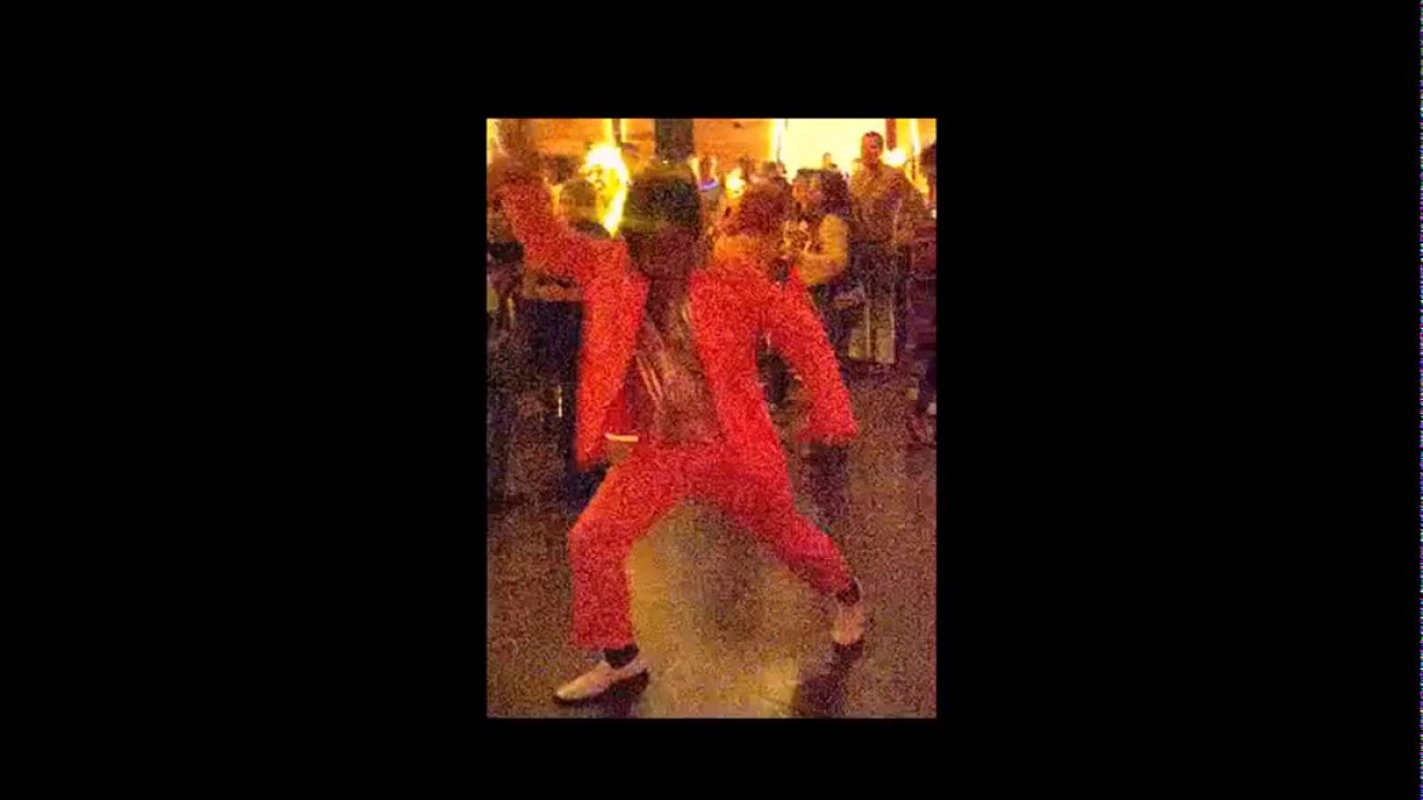 Austin Powers Gets Down On The Dance Floor - YouTube