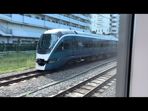 山手線がE261系に追いつくシーン - YouTube