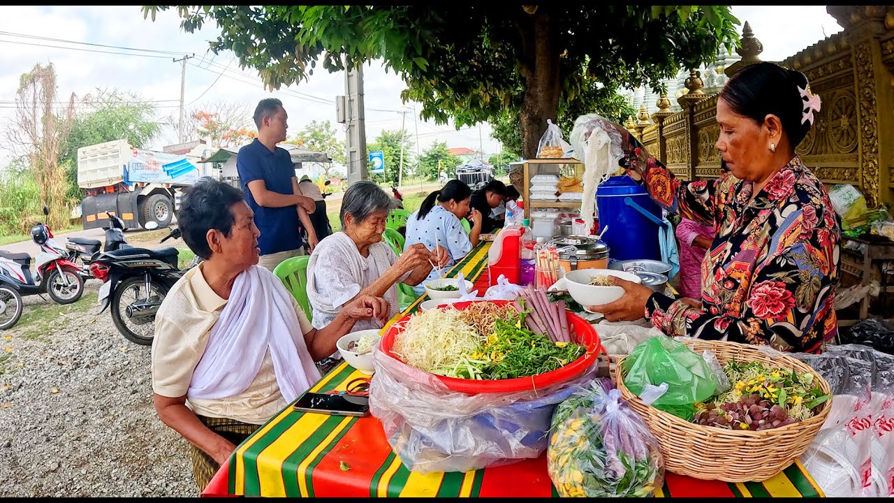 Top 3 Breakfasts in Cambodia, Rice Noodles (Num Banh Chok) Fish ...