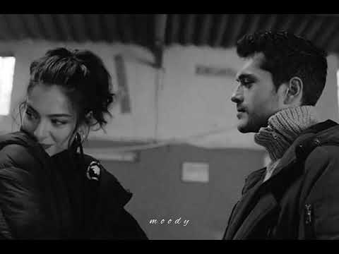 كريم نور | لها ضحكة يا ويلي بلون السهر...لما الورد بيملا شـفايفُ قمر 🎶