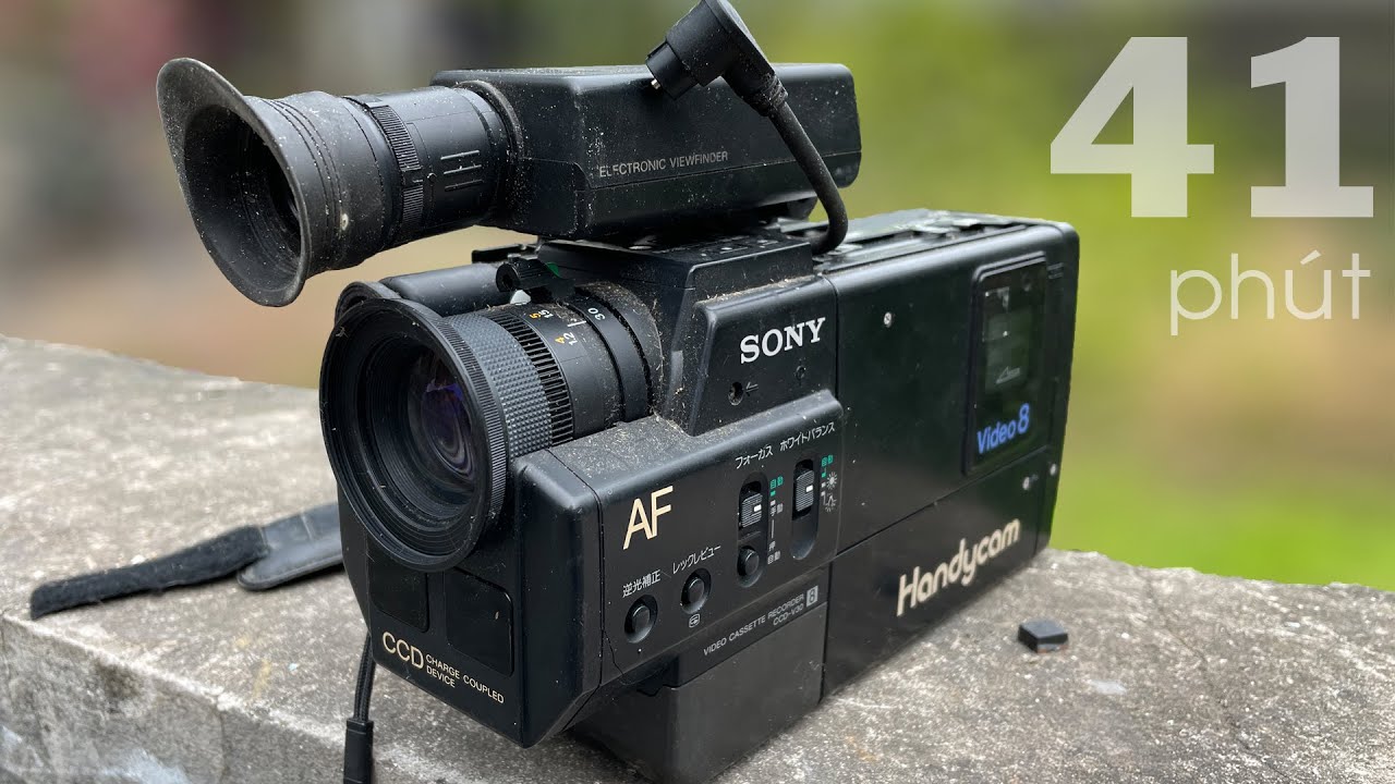 Bung máy quay SONY cổ đời đầu 1986 ra thấy Nhiều Điều Bất Ngờ - YouTube