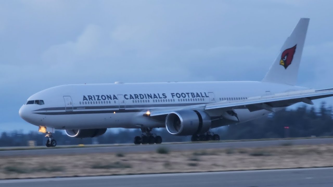 Arizona Cardinals 777-200 Landing 4K - YouTube
