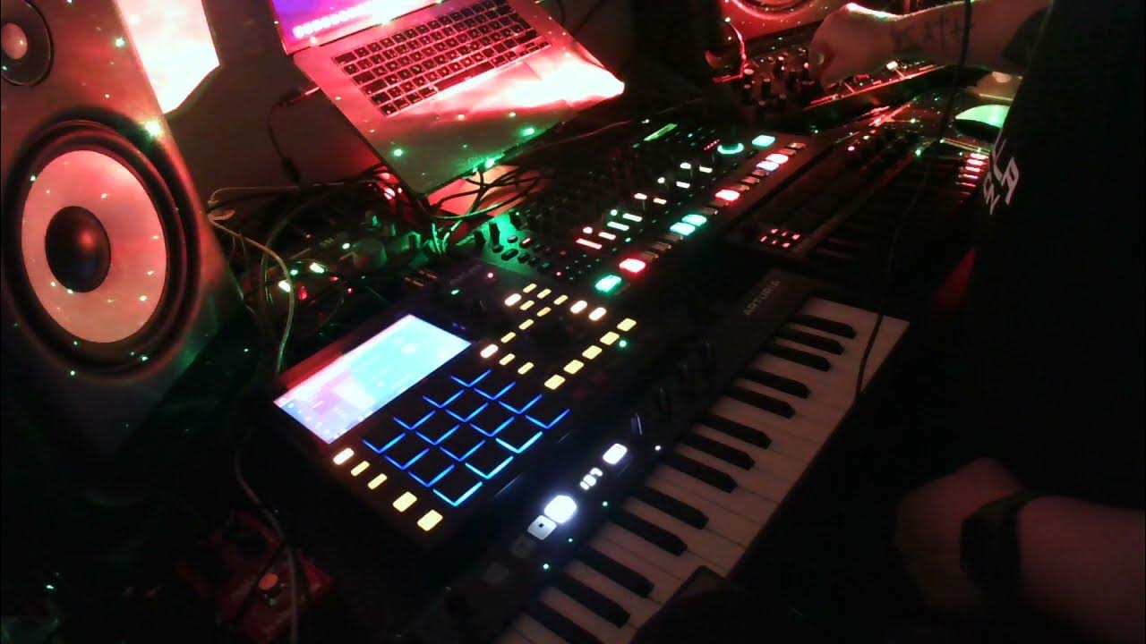 Electro experimental live-jam 👽🎹(MPC ONE/Roland TR-8S/Behringer Model D) - YouTube
