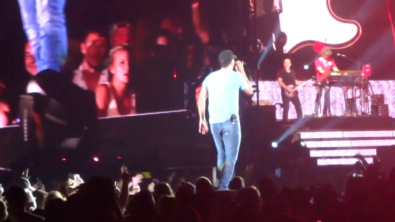 Luke Bryan-Play It Again(Live) - YouTube
