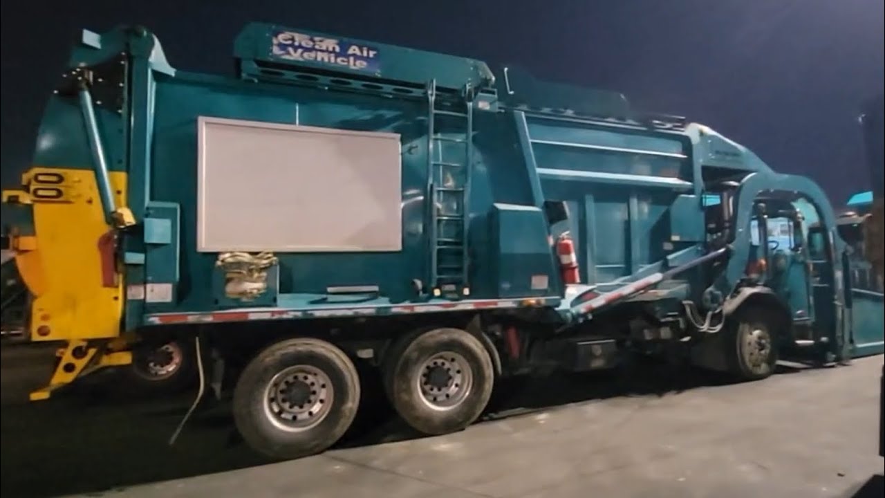 Amazing Trash/Garbage Truck Driver POV: Found a damaged cab. - YouTube