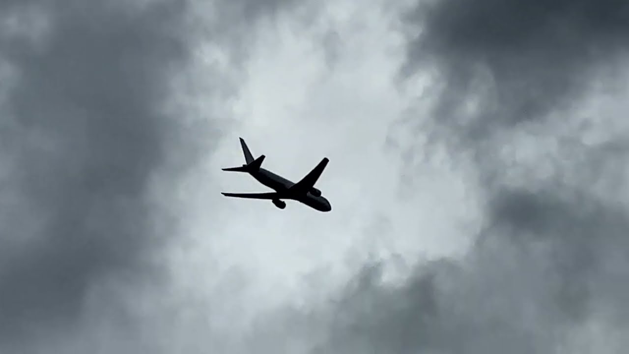 Plane Sound Effect - YouTube