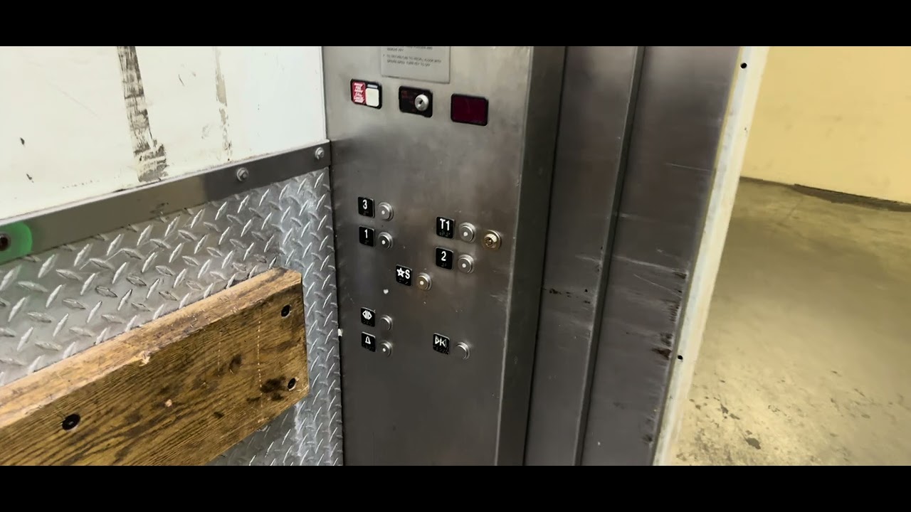 19.5:9: Schindler Traction Freight Elevators F1 & F2 At Providence ...