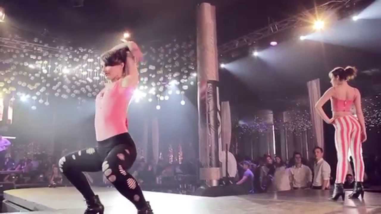 Dancing Catwalk powered by MEXTON - YouTube