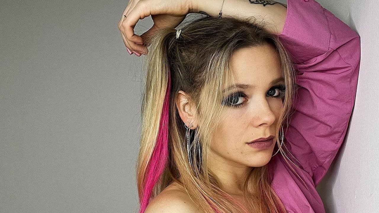 Sexy Bilder: Anne Wünsche sorgt mit OnlyFans für Ärger! - YouTube