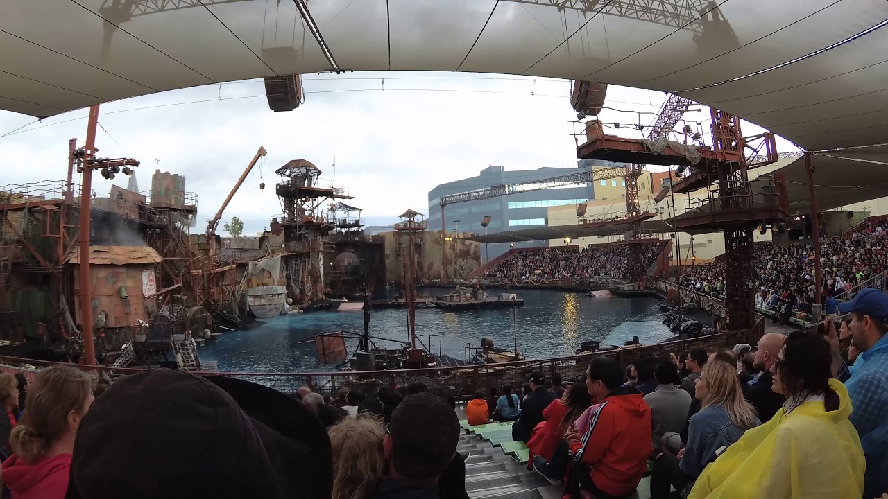 Universal Studios Waterworld Show - YouTube