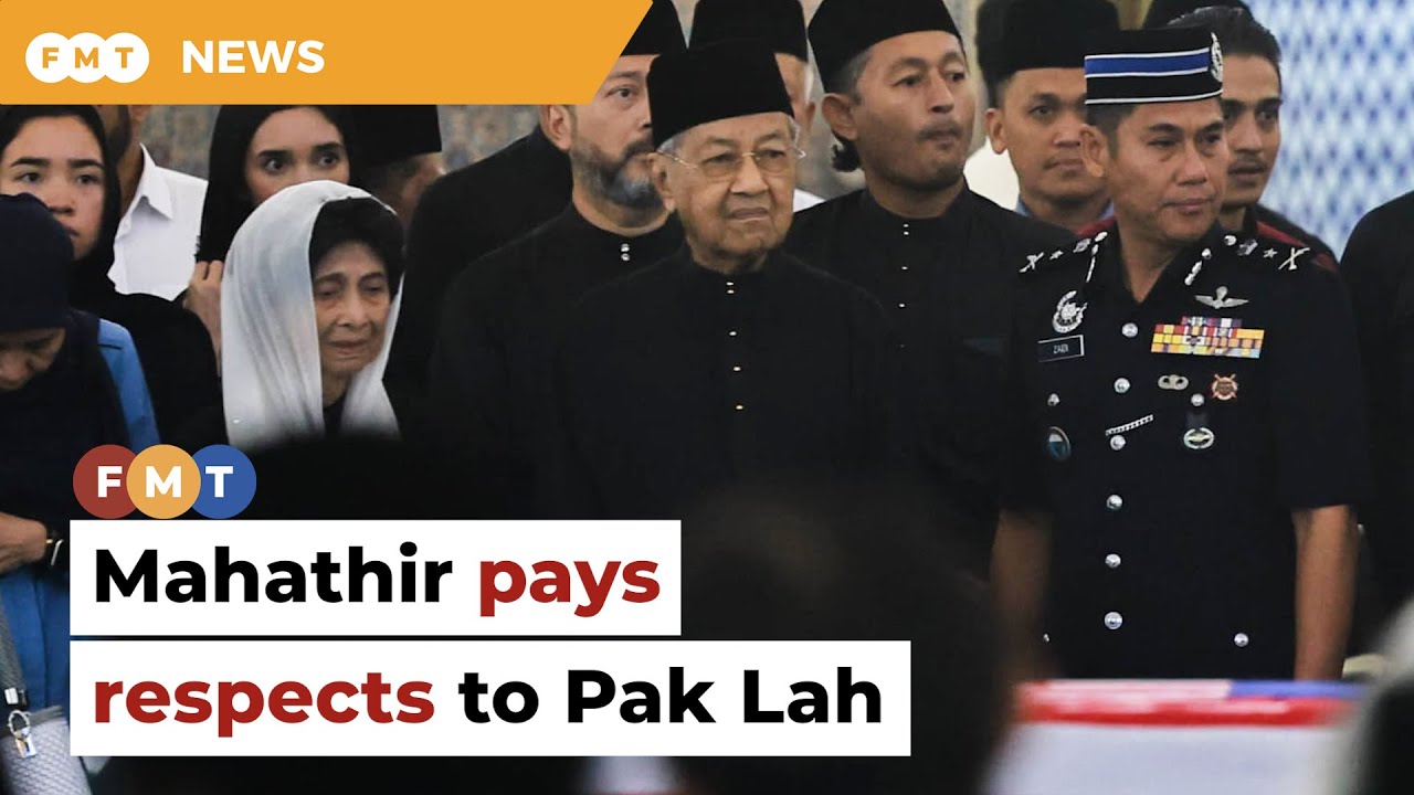 Dr M pays last respects to Pak Lah - YouTube