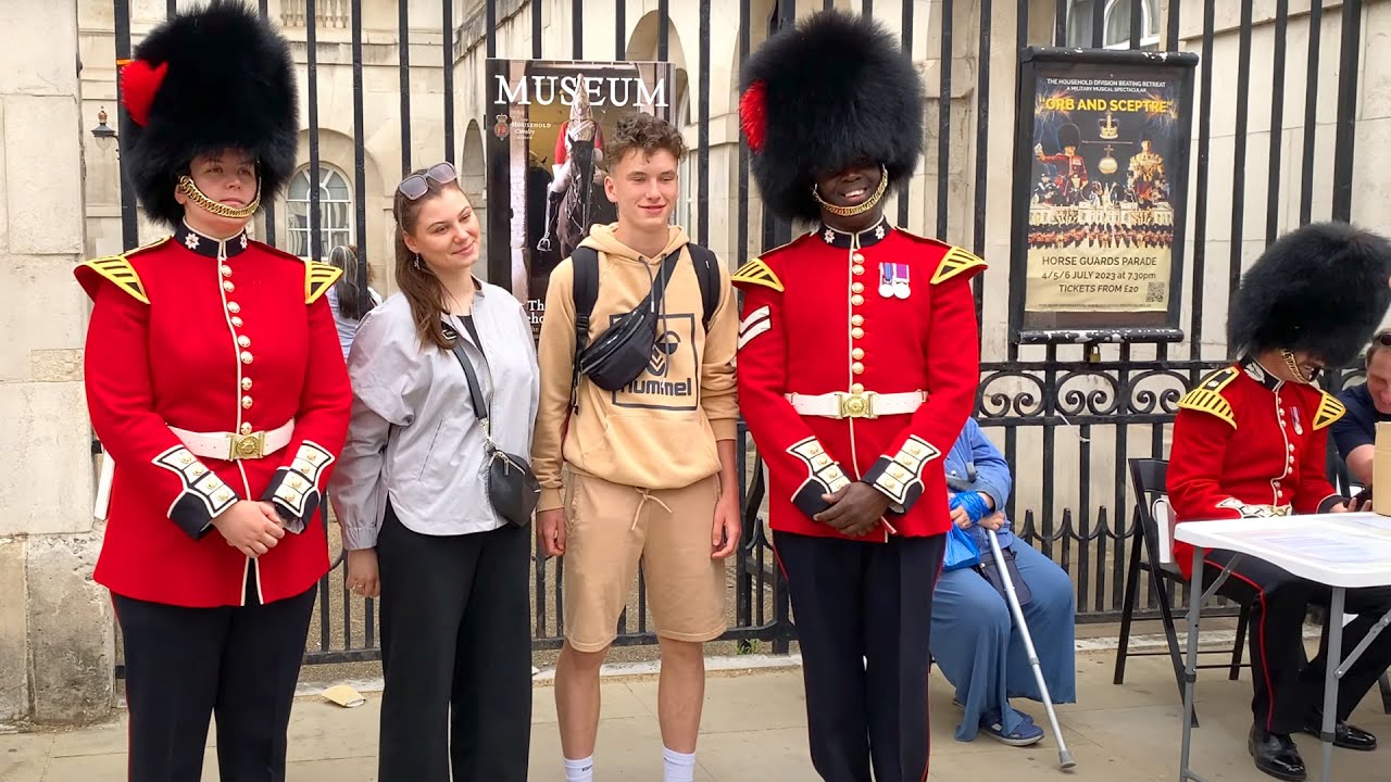 King’s Guards SURPRISED Tourists with their Presence at Horse Guards ...