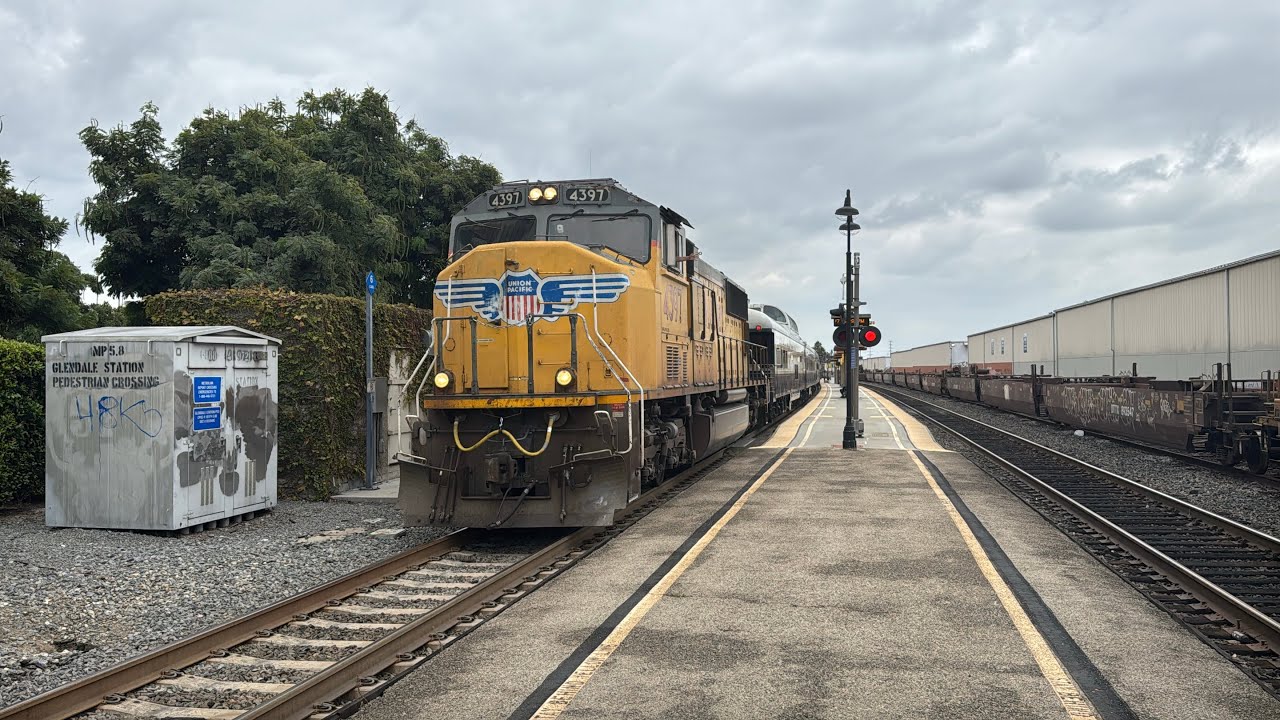 Amtrak 882-27 (Private Wedding Charter) passes Glendale - YouTube