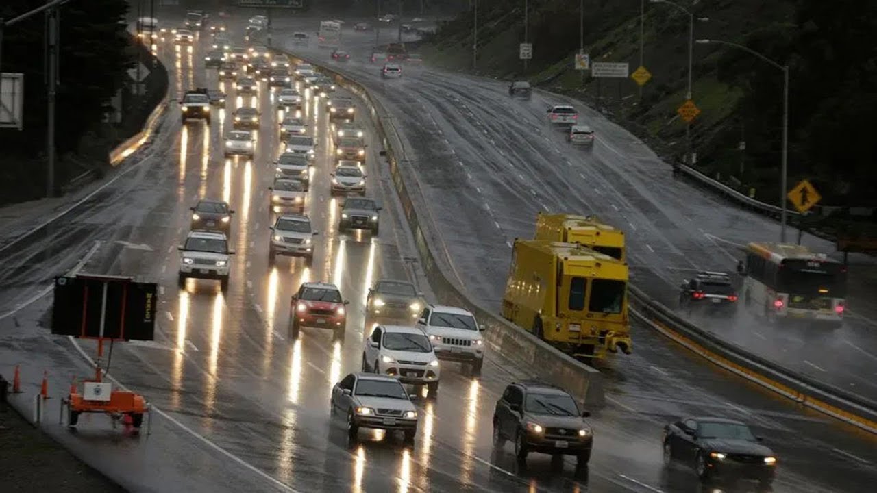 RAIN CAUSES CRASHES ON SLICK ROADS Break news - YouTube