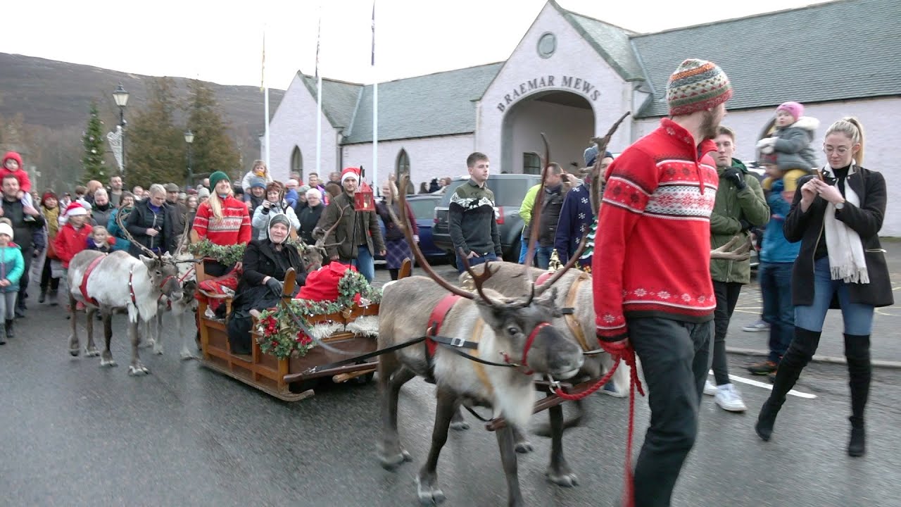 Christmas 2019 Reindeer parade pulling sleigh through Braemar in ...