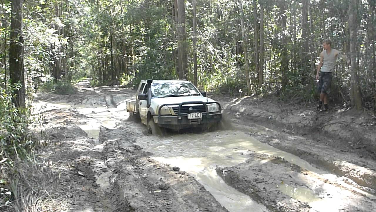 Holden Rodeo 4x4 in mud - YouTube