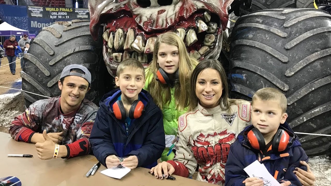 Monster Jam Green Bay 2018 + tips for Monster Jamming - YouTube