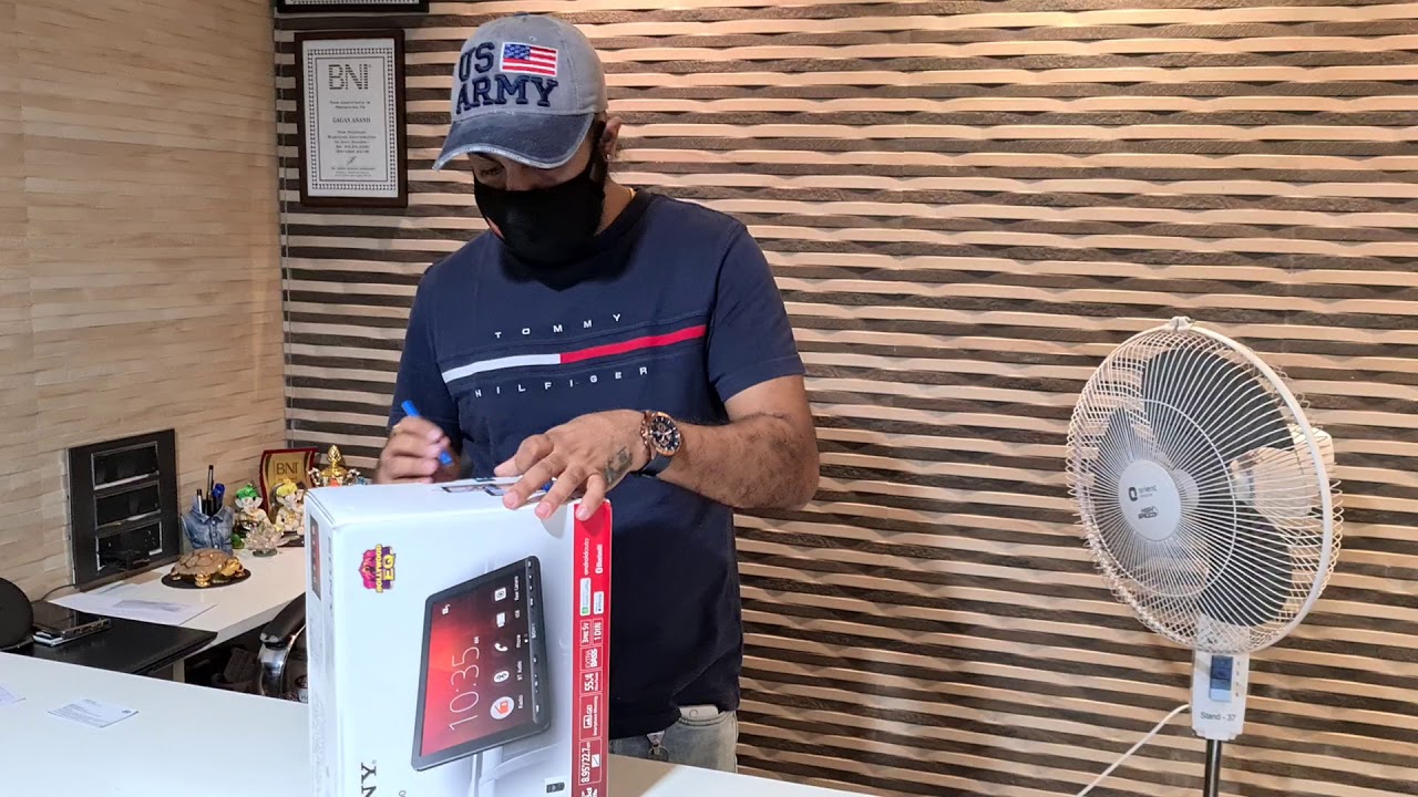 unboxing video of sony xav 8000 - YouTube