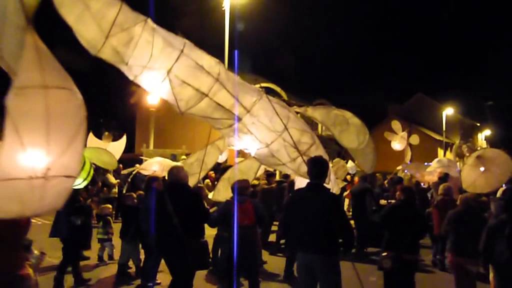MACHYNLLETH LANTERN PROCESSION 2012 - YouTube