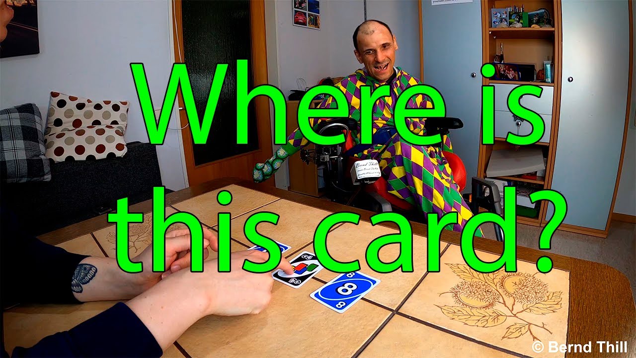 Spastiker spielt das Hütchenspiel (Man with spasticity plays the shell ...