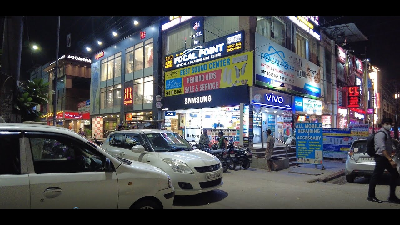 Sector 18 Market Street View at Night in Noida in 4K - Part 3 (रात में ...