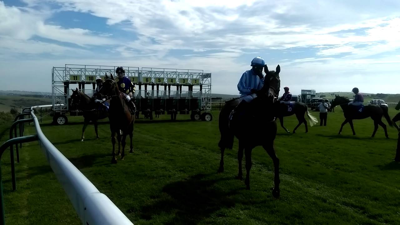 Brighton Races - at the start - YouTube