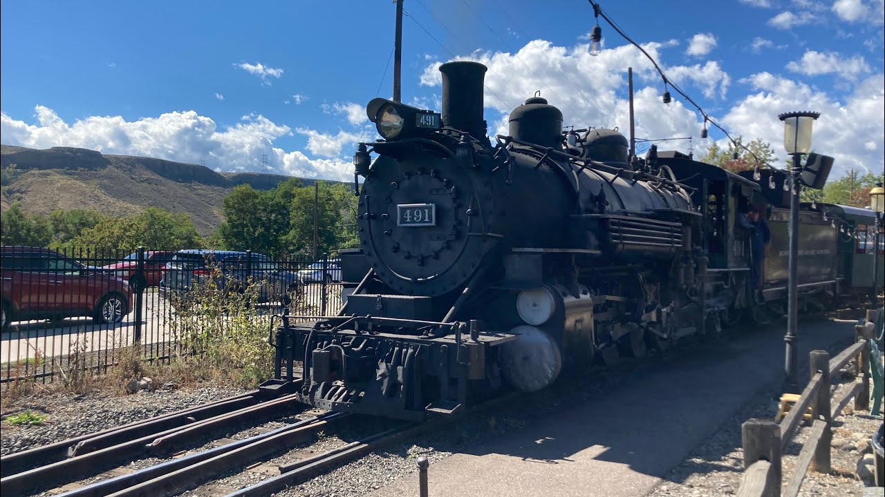 491 an K-37 narrow gauge steam engine running for just over a minute ...