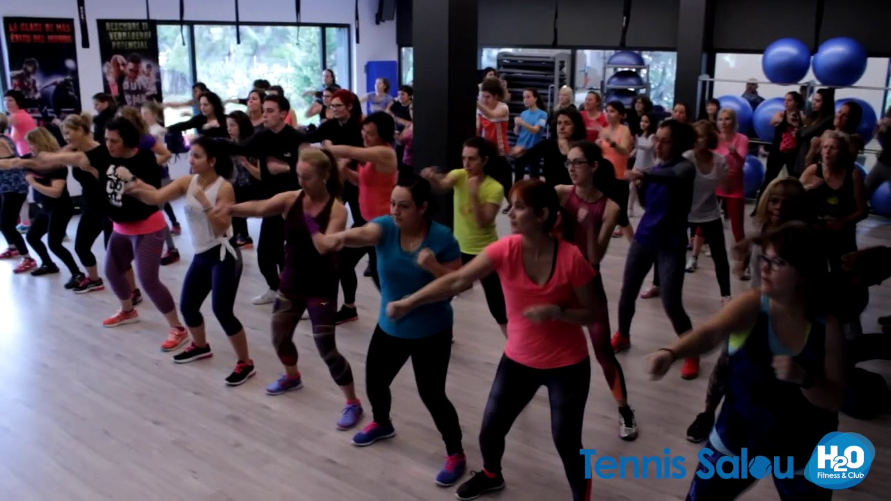 ZUMBA al Tennis Salou H2O | 28.01.2017 - YouTube