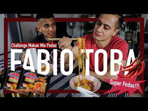 Nantangin Bule Ganteng Makan Mie Super Pedas (ENG-Sub)