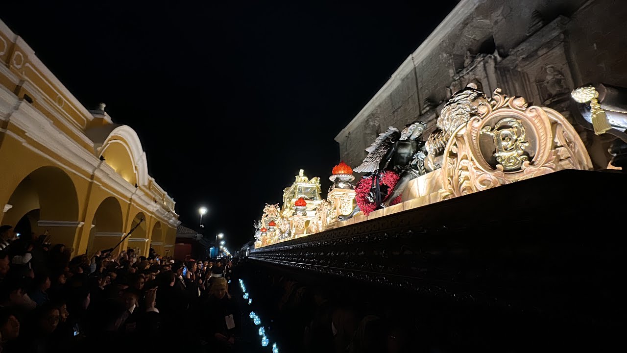 Cruz Pesada / Señor Sepultado de la Escuela de Cristo por Tanque de la ...
