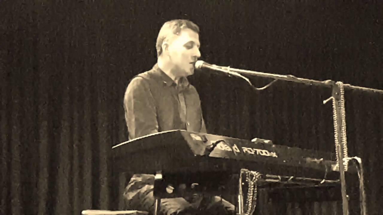 Dale Storr amazing piano player. - YouTube
