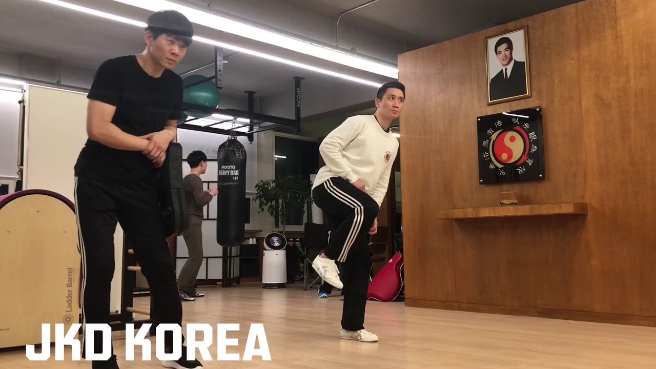 JEETKUNEDO (JKD) : Basic practice way of JKD sidekick - YouTube
