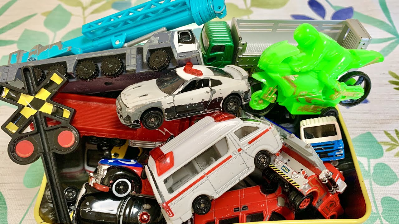 【TOMICA】A box full of minicars!! police car, ambulance, Disney Cars ...
